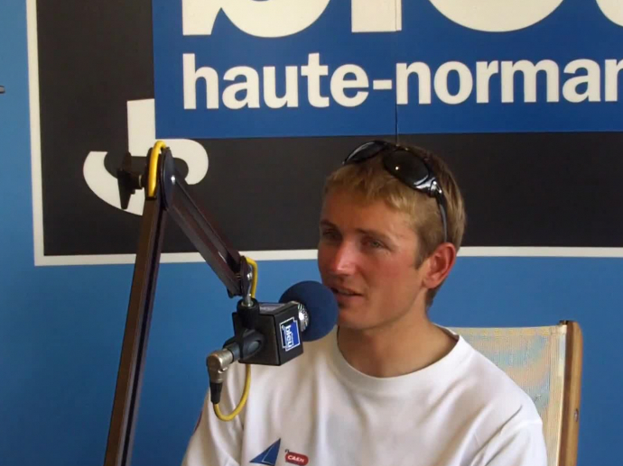 Interview de Fabien Delahaye à l'arrivée de la solitaire du Figaro | INA
