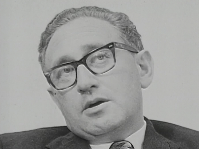 Henry Kissinger à propos de ses visites en France | INA
