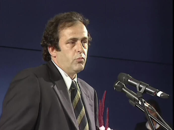 Grève des Pilotes d'Air France : réaction en colère de Michel Platini | INA