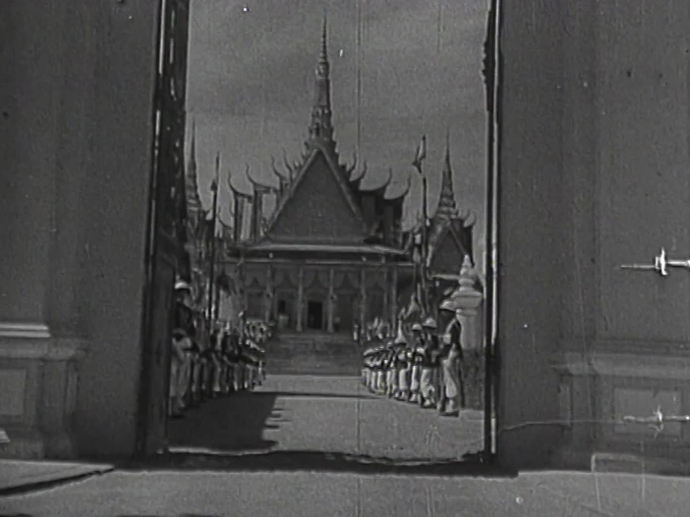 Le voyage de Marius Moutet en Indochine : Phnom Penh | INA