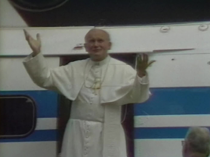 JEAN PAUL II a issy-les-Moulineaux | INA