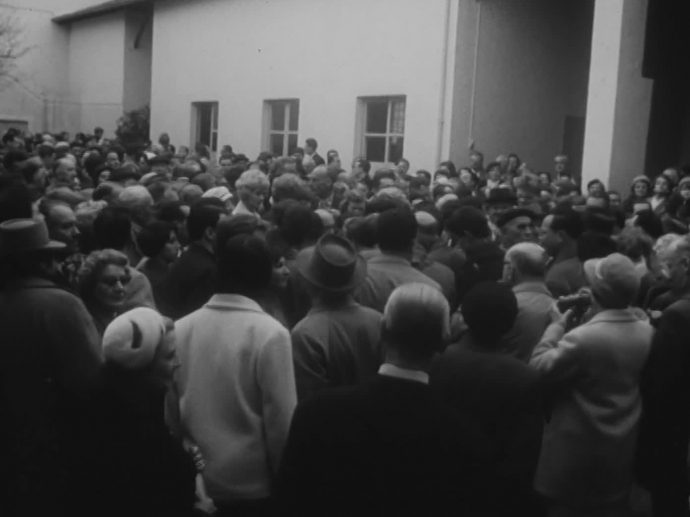 Présentation de la fresque l'Unesco par Picasso | INA