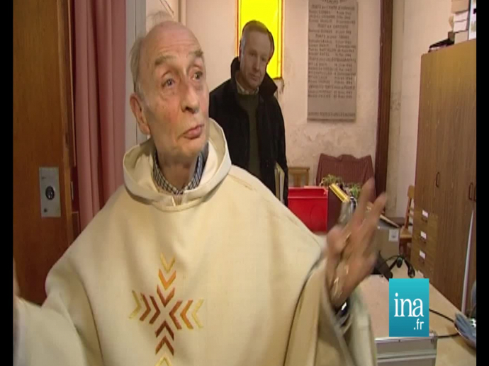 Le prêtre Jacques Hamel à l'église Sainte-Thérèse | INA