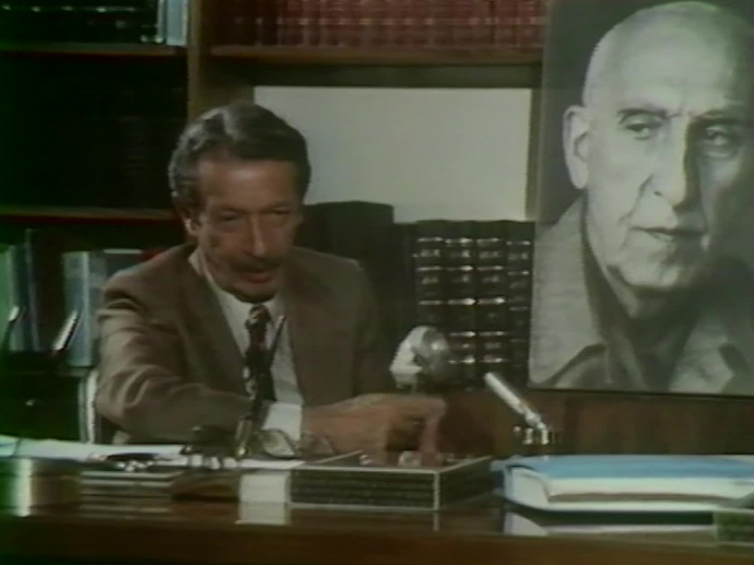 Chapour Bakthiar à propos de l'ayatollah Khomeiny | INA