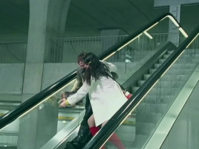 Escalator public n 27 version 16 secondes | INA