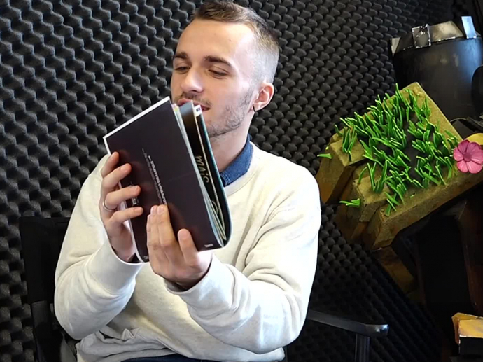 Le youtubeur Squeezie ' tourne la page ' | INA