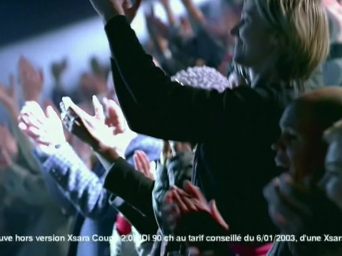 Citroen C3 : Chanteur portes ouvertes | INA