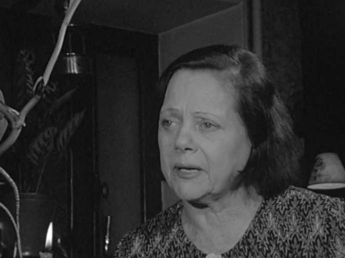 Lucienne Boyer chez elle à Coignières | INA