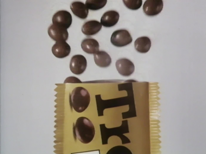 TREETS / MARS FRANCE : CACAHUETE ENROBEE CHOCOLAT | INA