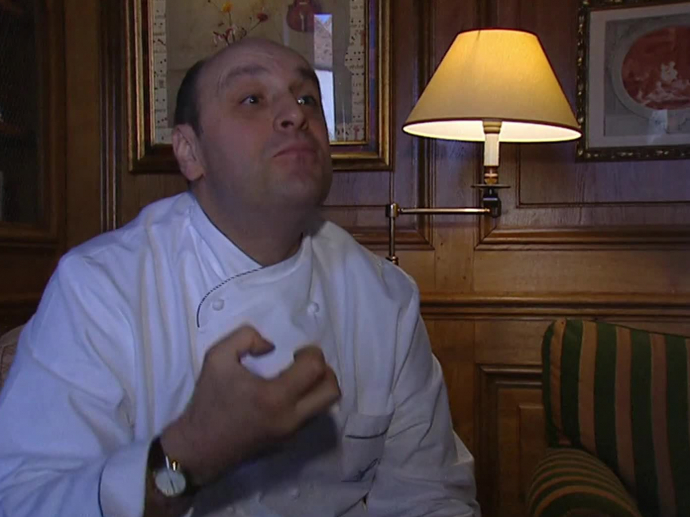 Bernard Loiseau garde sa troisième étoile au guide rouge | INA