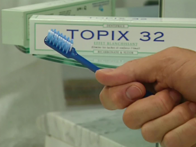 Topix 32 : Brosse à dent nouvelle génération | INA