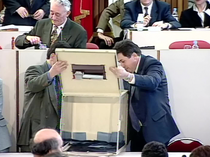 L'élection de Charles Millon à la présidence de la région Rhône Alpes | INA