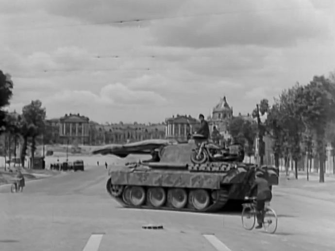 Char allemand et vélo | INA