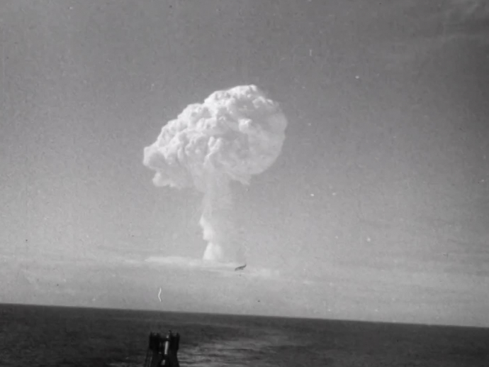 1968, La première bombe H française | INA