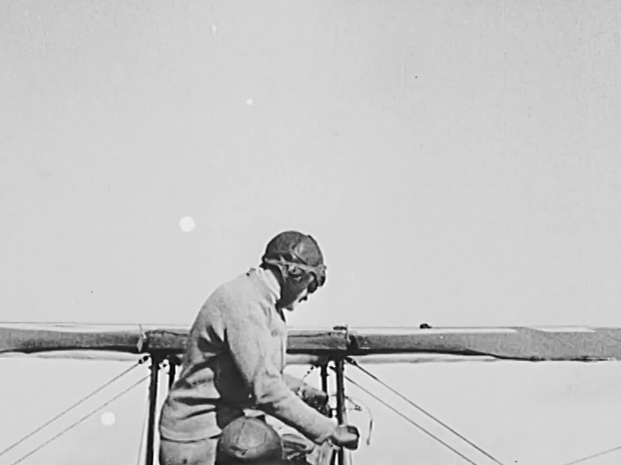 La cascadeuse et aviatrice Gladys Roy | INA