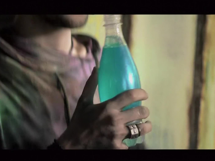 Perrier fluo / lave-vitre version 44 secondes | INA