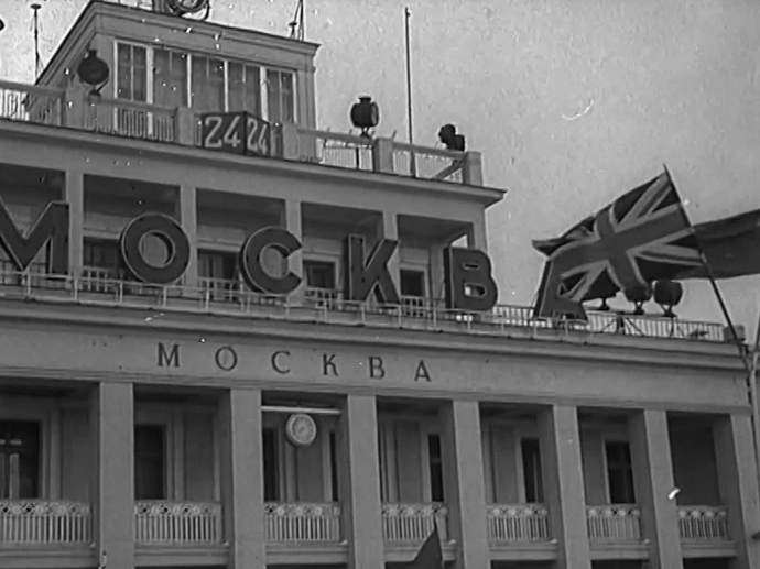 Monsieur Mac Millan en visite à Moscou | INA