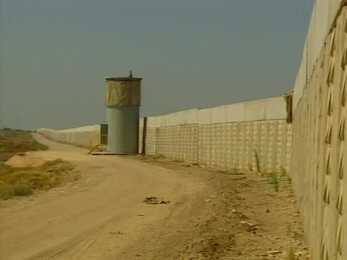 2002 : la construction du mur entre Israël et la Cisjordanie | INA