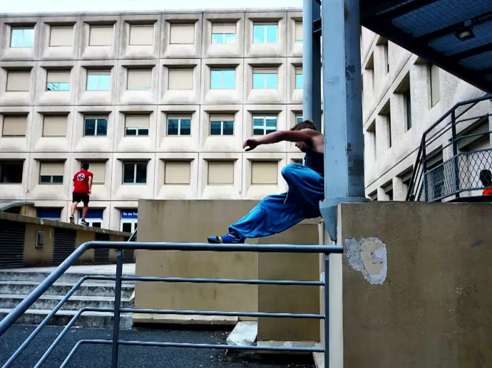 Evry : Un stage pour devenir Yamakasi | INA