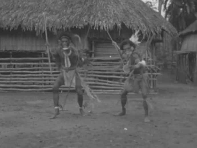 Les papous et leurs parures traditionnelles | INA