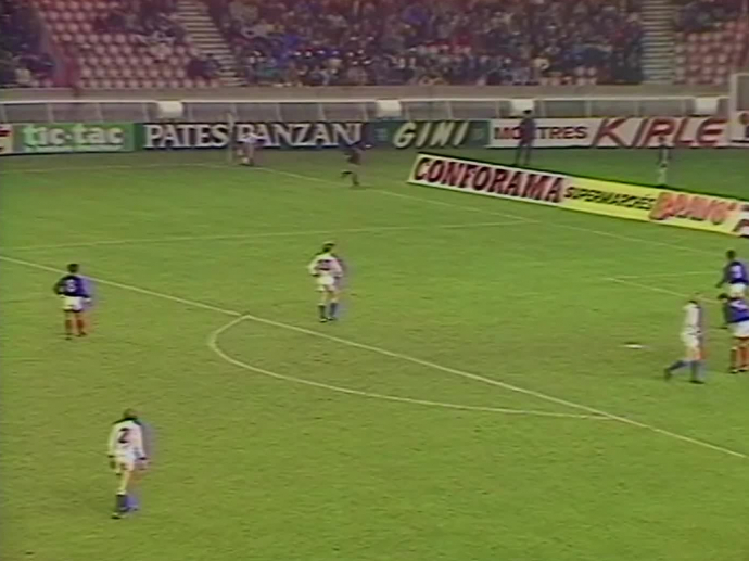 Sortie de but dans les pieds de Joël Bats | INA