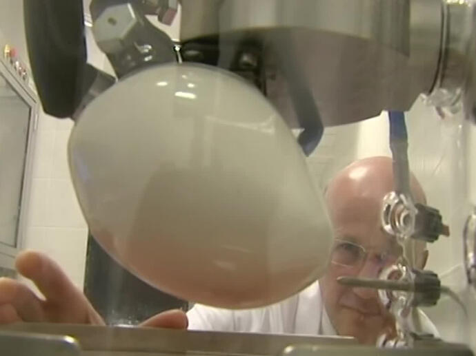 Premier coeur artificiel français | INA