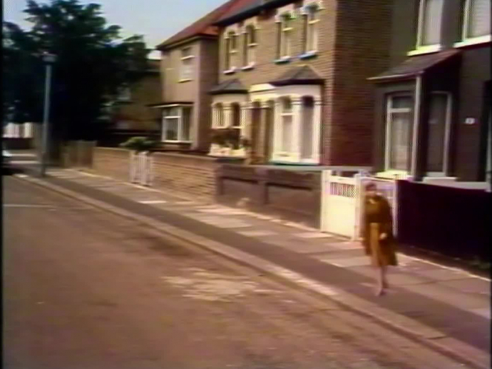 Pedestrian safety : Teach them to use the green cross code english | INA