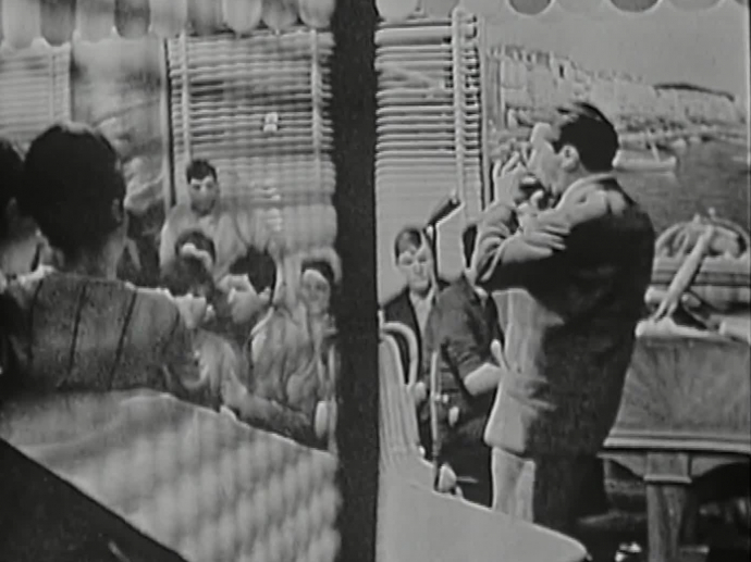 Albert Raisner joue de l'harmonica | INA