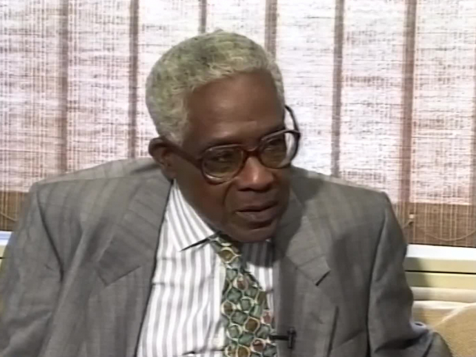 Aimé Césaire définit le surréalisme | INA