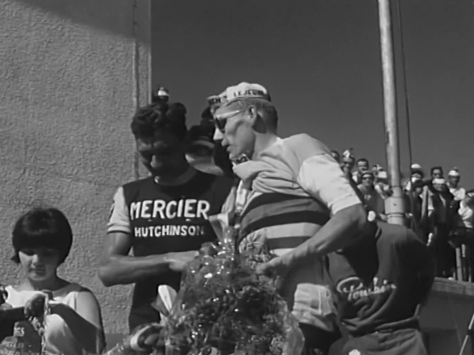 Podium étape : Poulidor vainqueur, Janssen maillot vert | INA