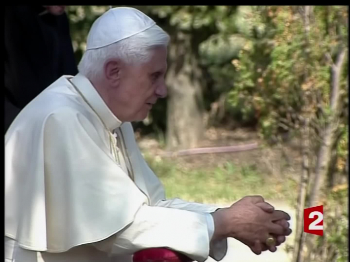 Benoit XVI dans sa famille | INA