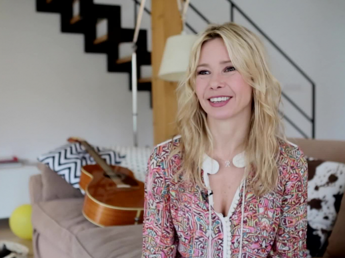 Romane Serda : son nouvel album et sa relation avec Renaud | INA