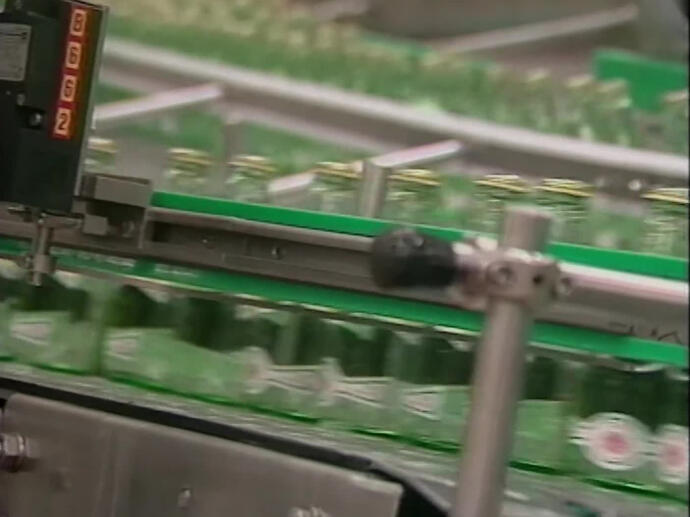 Modernisation de l'usine Perrier pour son 100ème anniversaire | INA