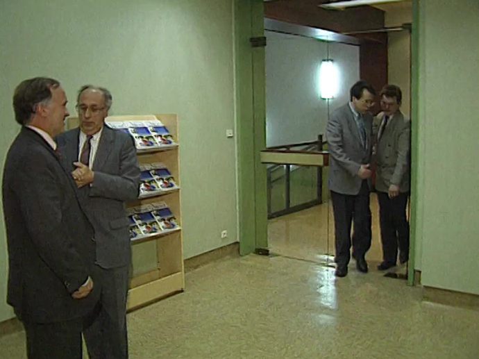 Face à la presse : portrait de Jean-René Lecerf | INA