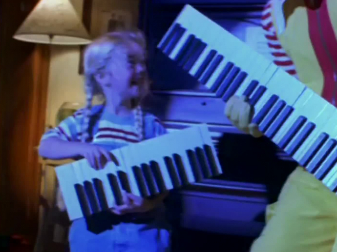Ronald Mc Donald's : Piano | INA