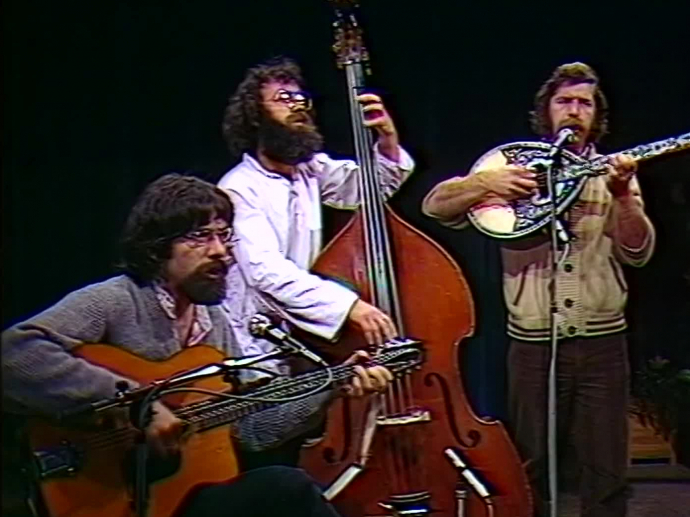 L'Ensemble de musique tzigane "Bratsch" interprète un air traditionnel ...