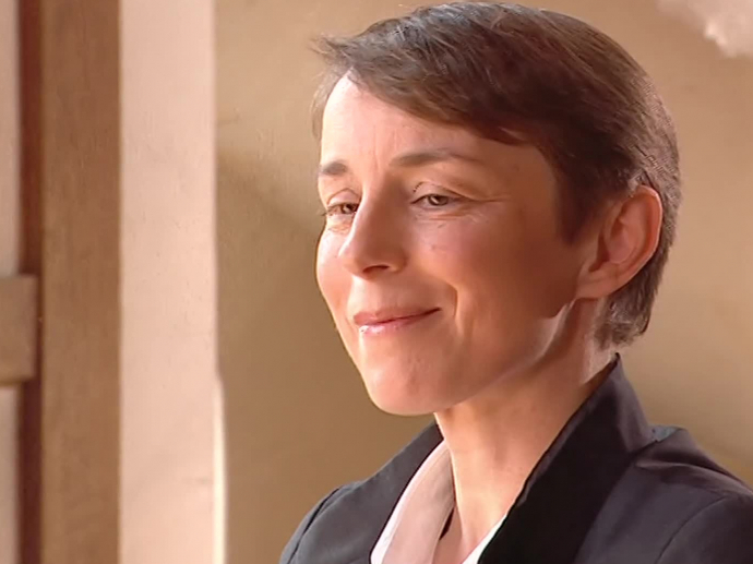 Anne Secret : Les villas rouges | INA