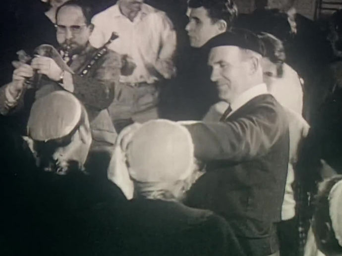 Une visite dans les archives régionales de Bretagne | INA