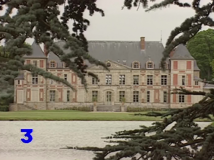 Randonnée : le château de Courson | INA