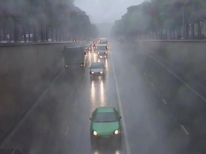 Les images impressionnantes de Paris inondée après un orage | INA