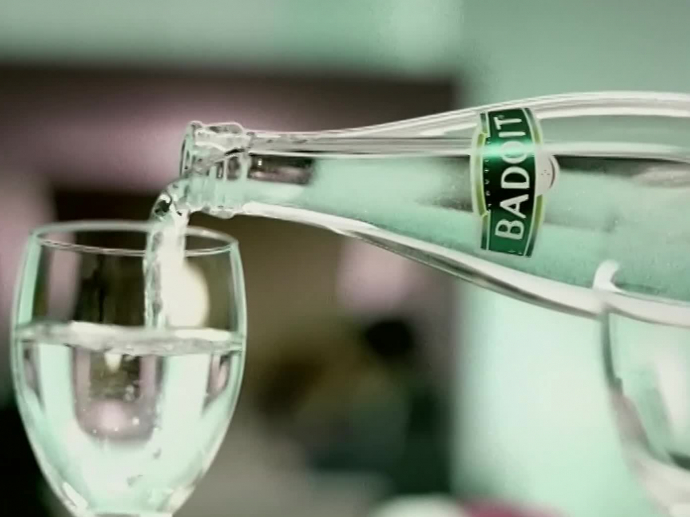 Badoit : Grenouille et boeuf | INA