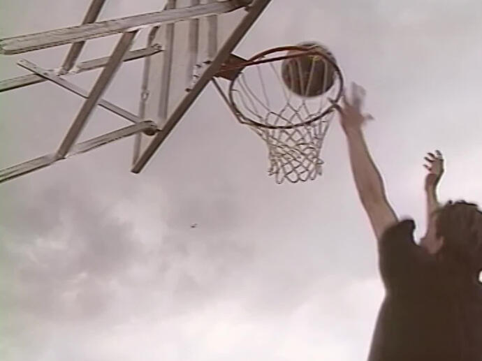 Le basket de rue venu des USA | INA