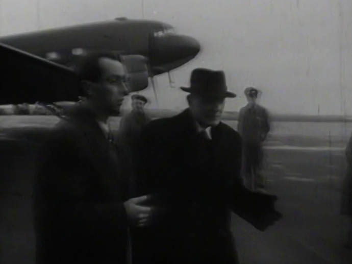 Départ de Maurice Thorez, malade, pour Moscou | INA