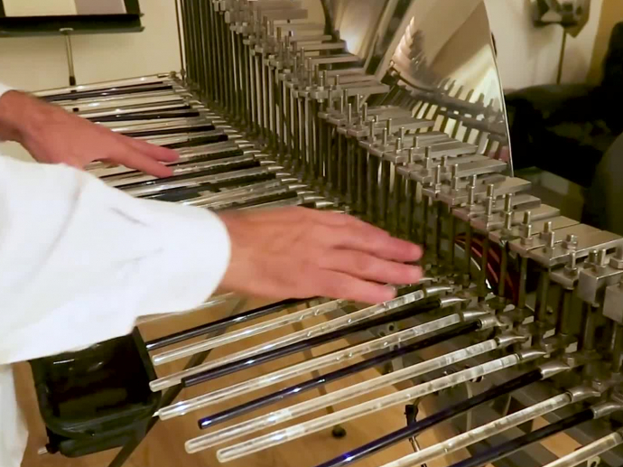 Venez découvrir le Cristal Baschet | INA