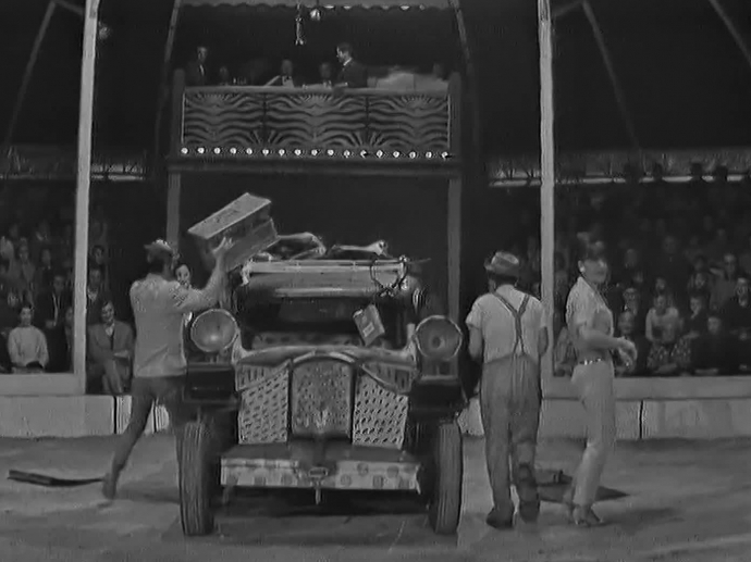 Les Bario "L'automobile en folie" | INA