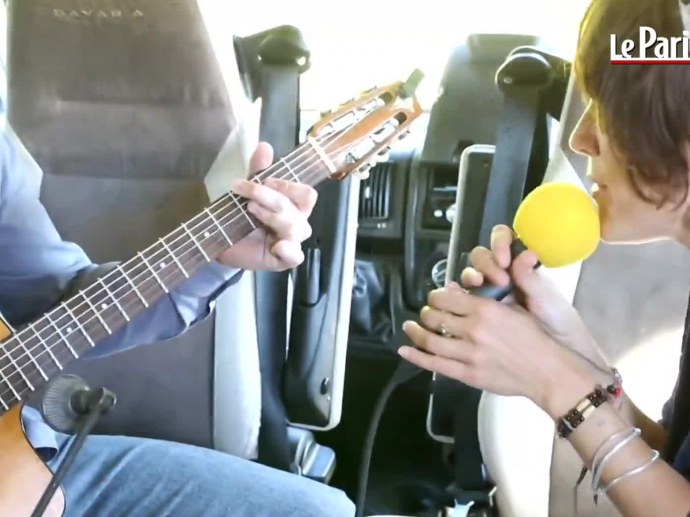 ZAZ chante Gainsbourg dans notre camping car | INA