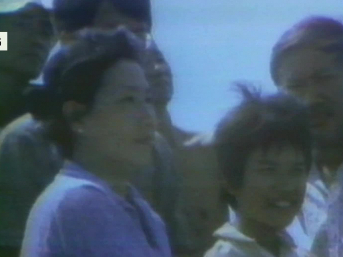 1978 : des migrants vietnamiens piégés en mer à bord du Haï Hong | INA