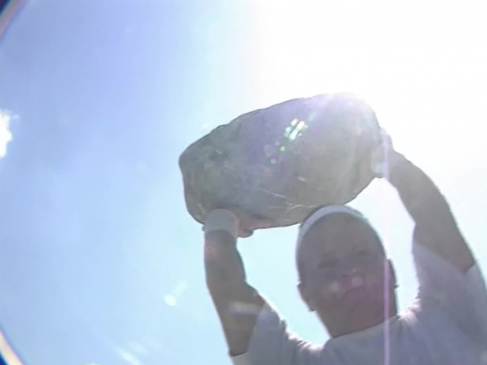 Le lanceur de pierres suisses | INA