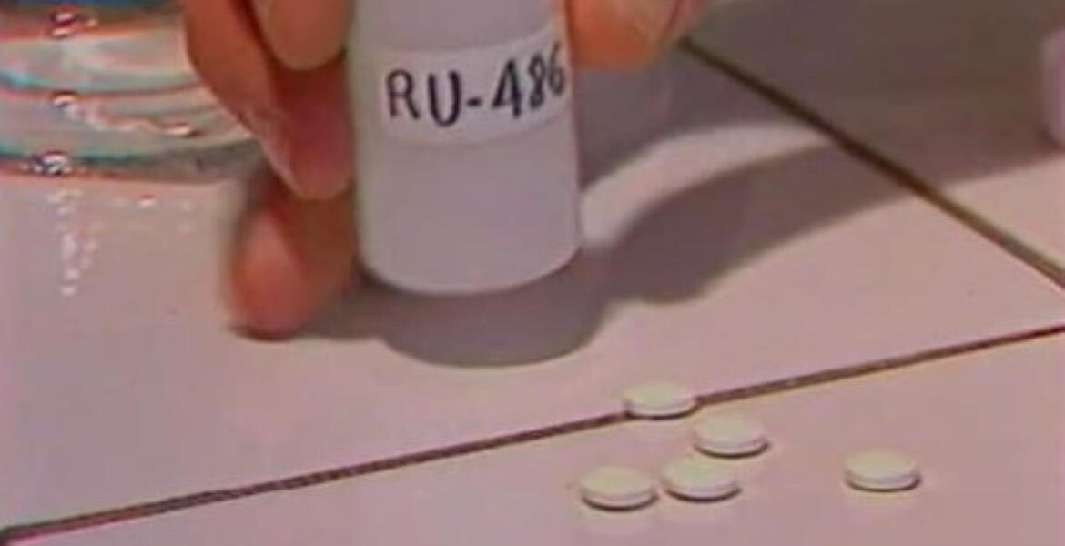 1982 : la pilule abortive est mise au point par le professeur Étienne ...