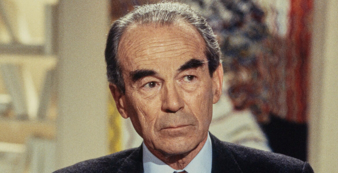Robert Badinter : l’INA rend hommage à la mémoire d’un homme de justice et de liberté | INA